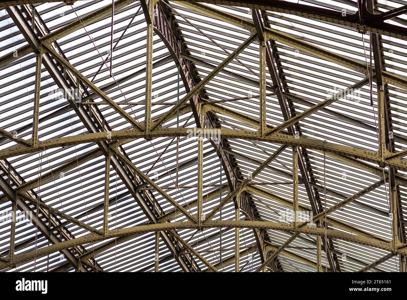 Roof structure of the Gare de Tours railway station, Indre-et-Loire (37 ...