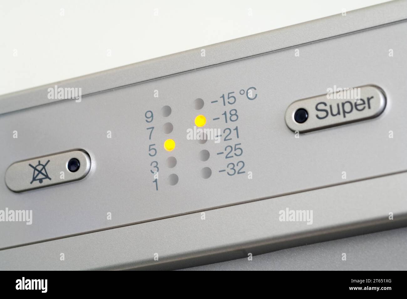 Temperature settings for the cooling zone and freezer compartment on ...