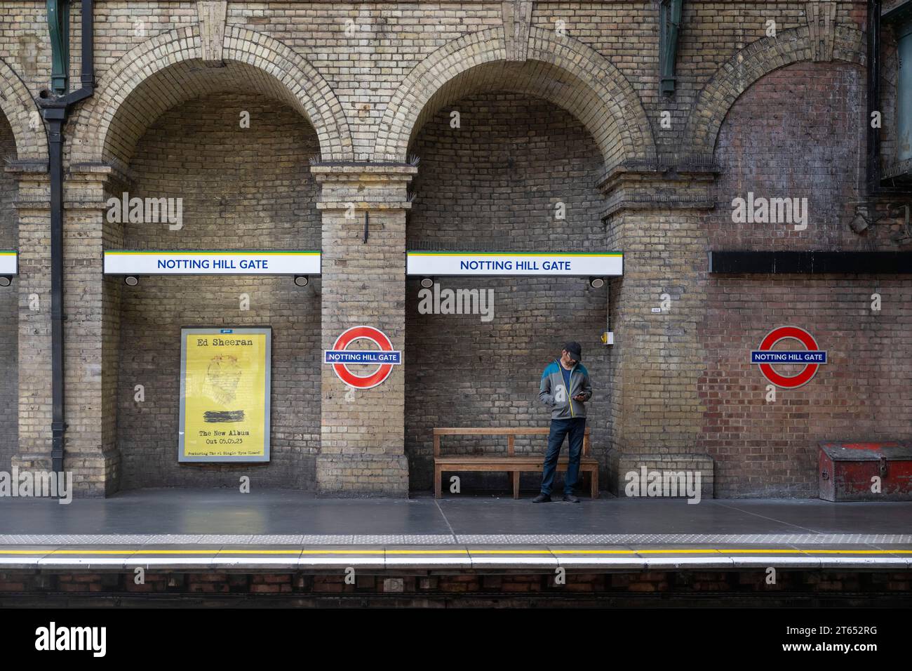London notting hill gate station hi-res stock photography and images ...
