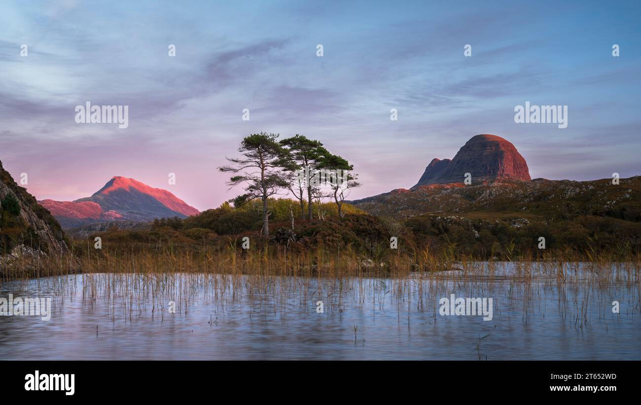 The last light of the day illuminates the mountains of Suilven and ...