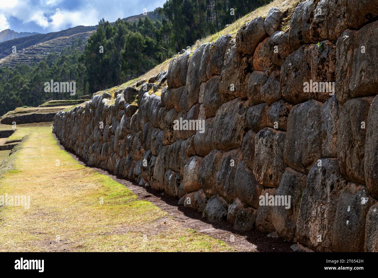 Inca palace in the Peruvian village of Chinchero Stock Photo - Alamy