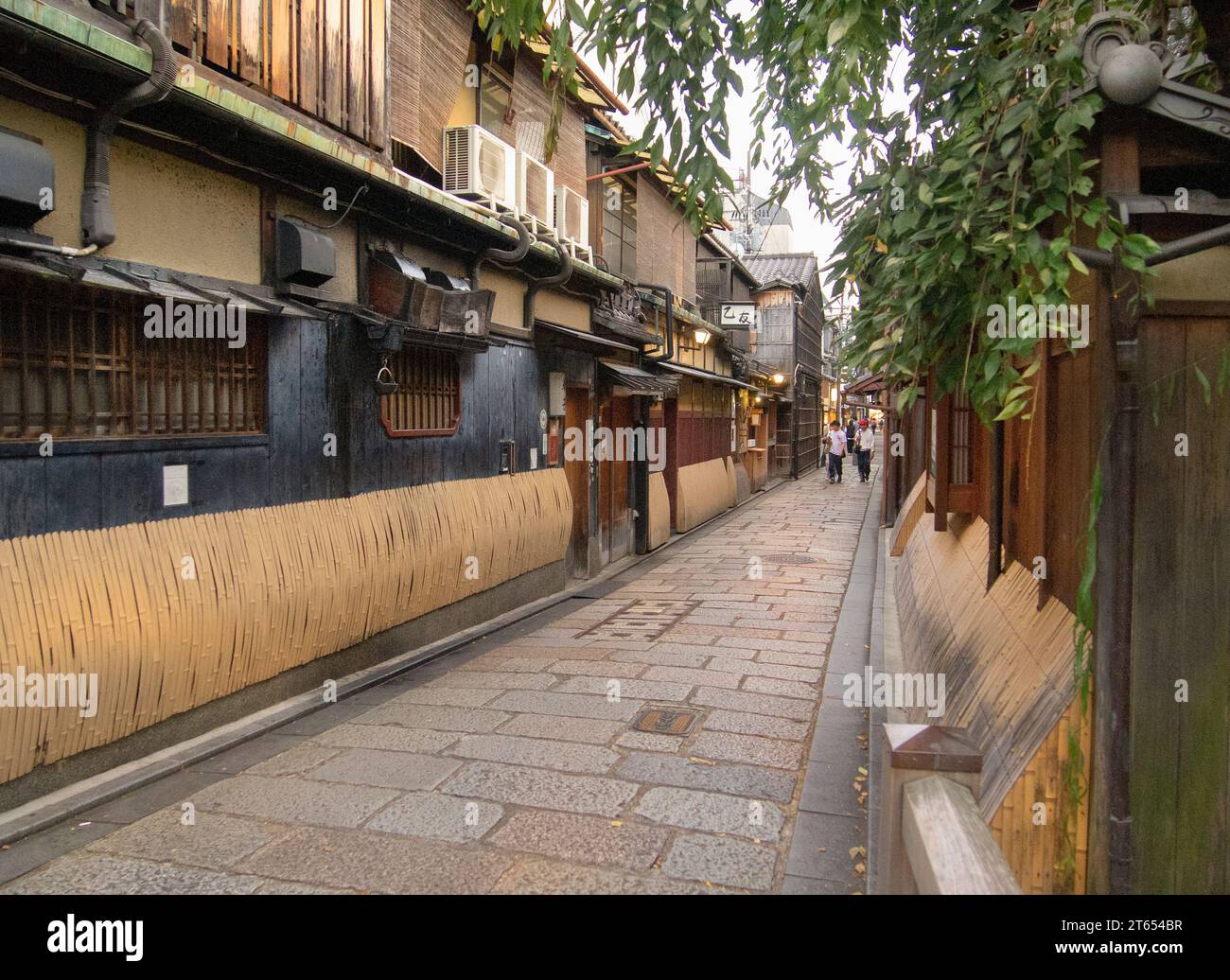 Traditional Kyoto houses in the northern Gion neighborhood Stock Photo ...