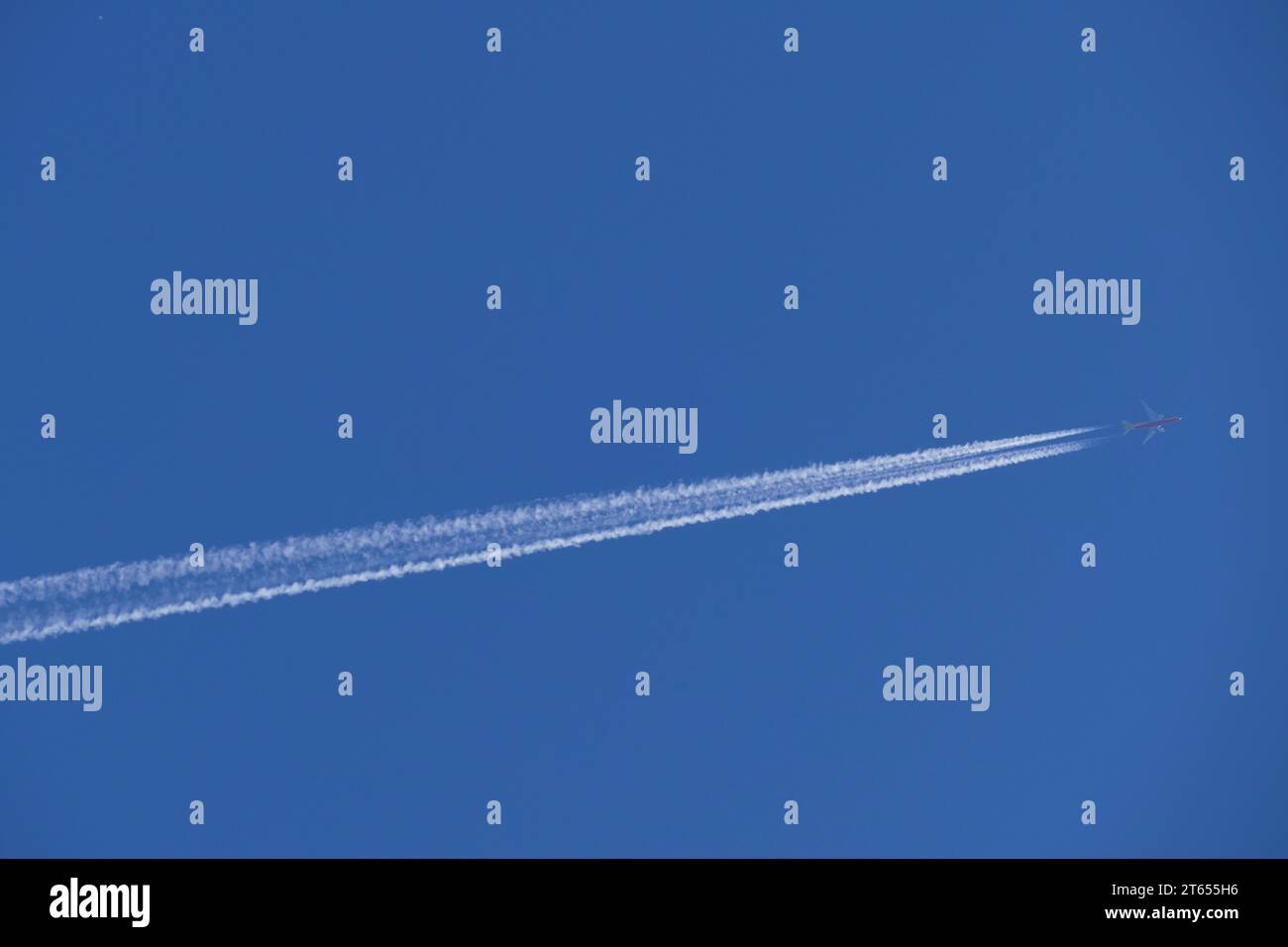 airplane in the blue sky, contrail Stock Photo - Alamy