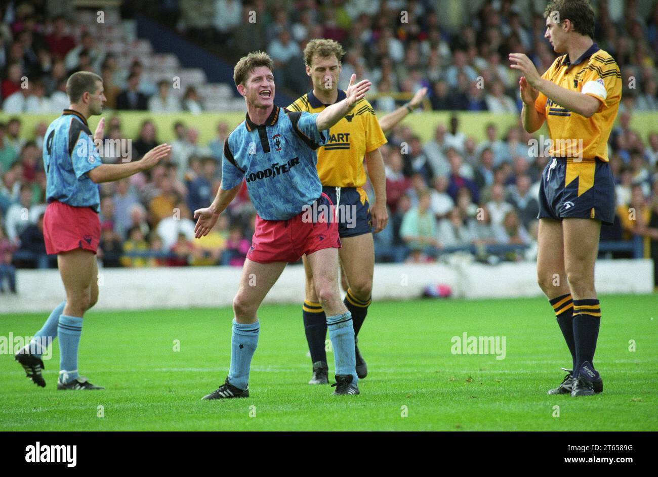Oxford united football ground hi-res stock photography and images - Alamy