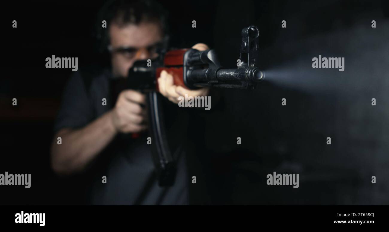 Firing assault rifle in super hi-res stock photography and images - Alamy