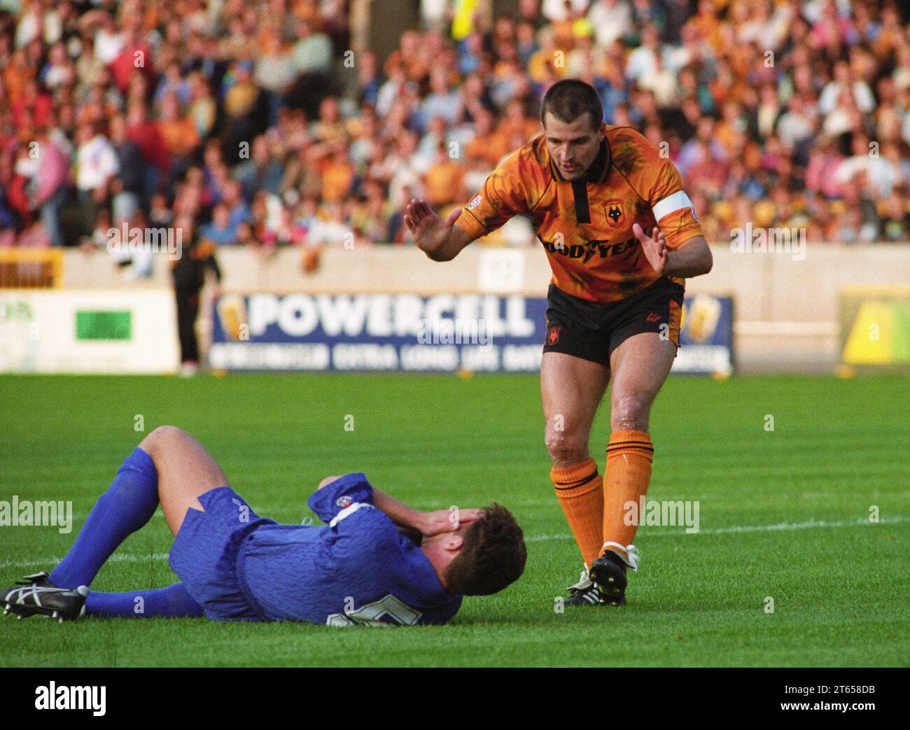 WOLVES V LEICESTER CITY AT MOLINEUX 18/8/92 Steve Bull and Steve Walsh Stock Photo - Alamy