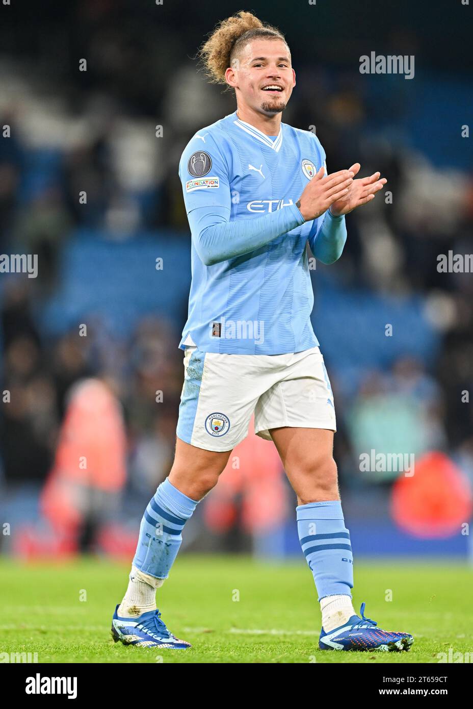 Manchester, UK. 7th November, 2023. Kalvin Phillips #4 of Manchester City claps fans at full ...