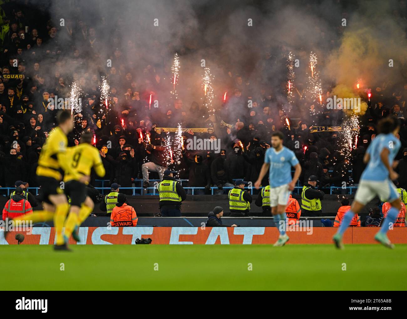 Etihad stadium night game hi-res stock photography and images - Alamy