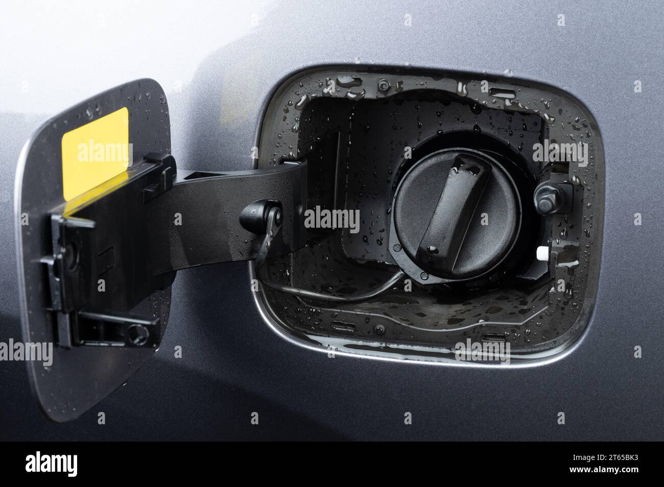 Refill the tank hi-res stock photography and images - Alamy