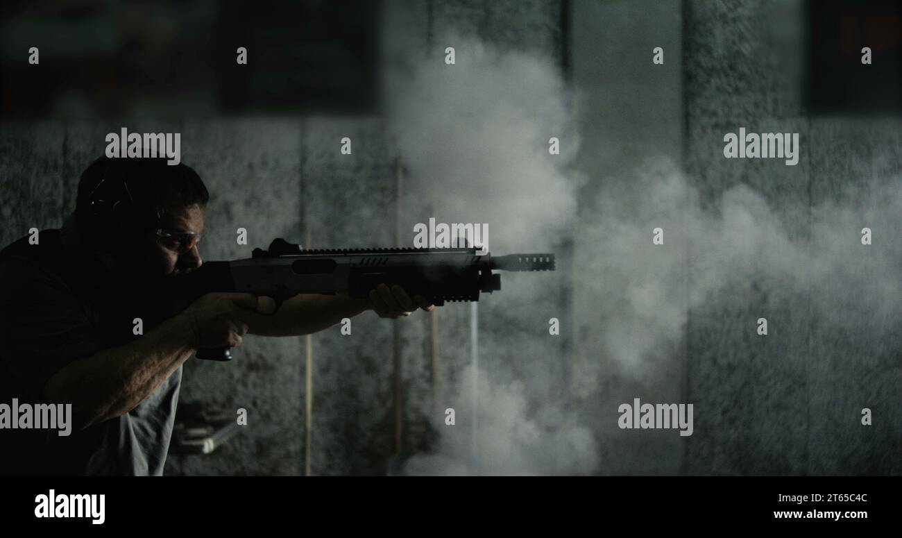 High profile firing hi-res stock photography and images - Alamy