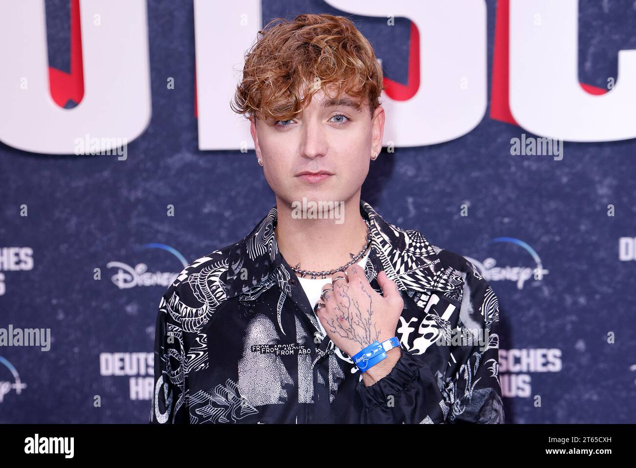 Jonas Wuttke bei der Premiere der Serie -Deutsches Haus- (ab 15 ...