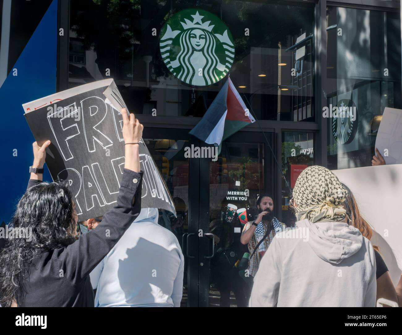 Starbucks across street starbucks hi-res stock photography and images ...