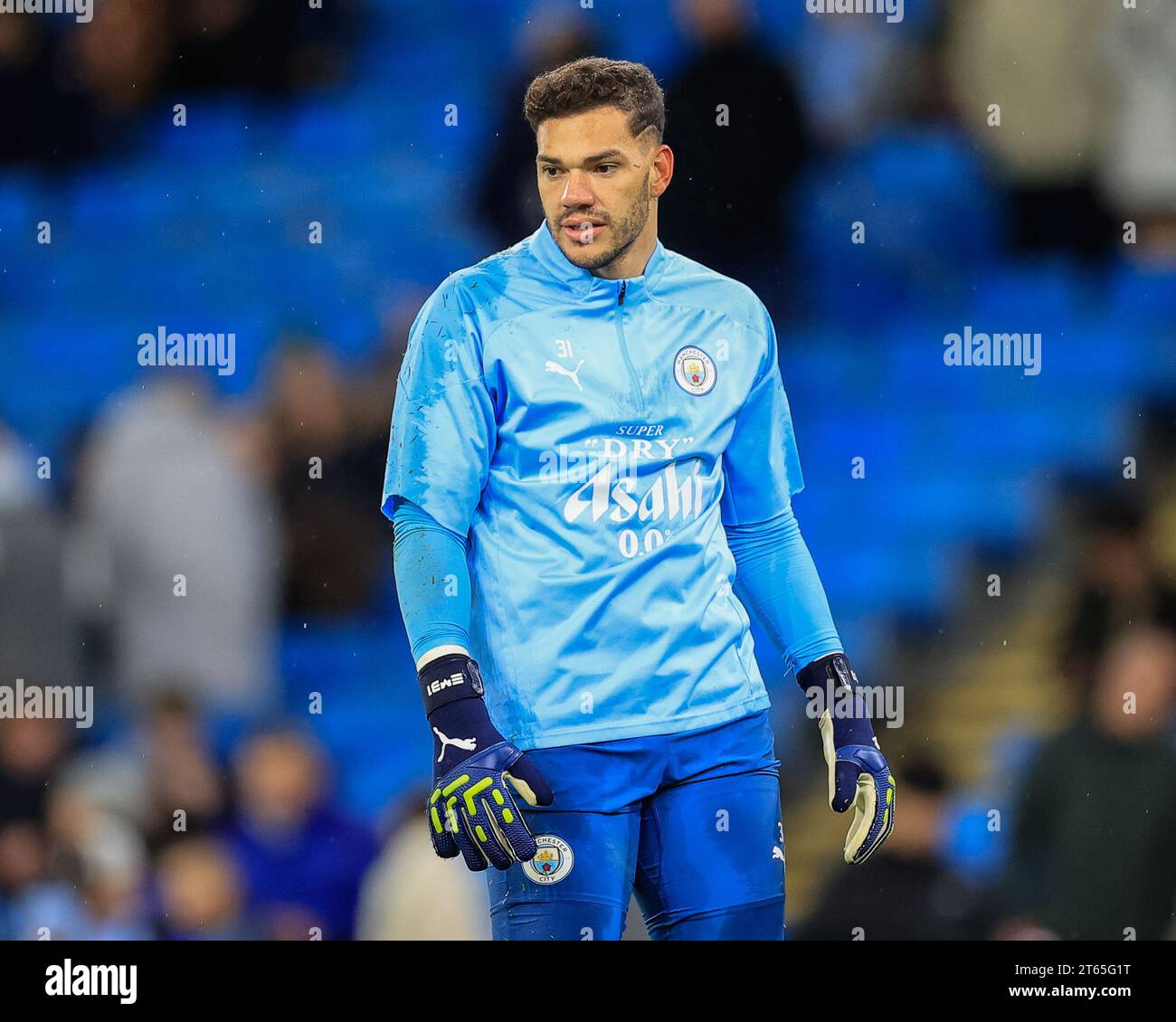 Ederson #31 of Manchester City in the pregame warmup session during the ...