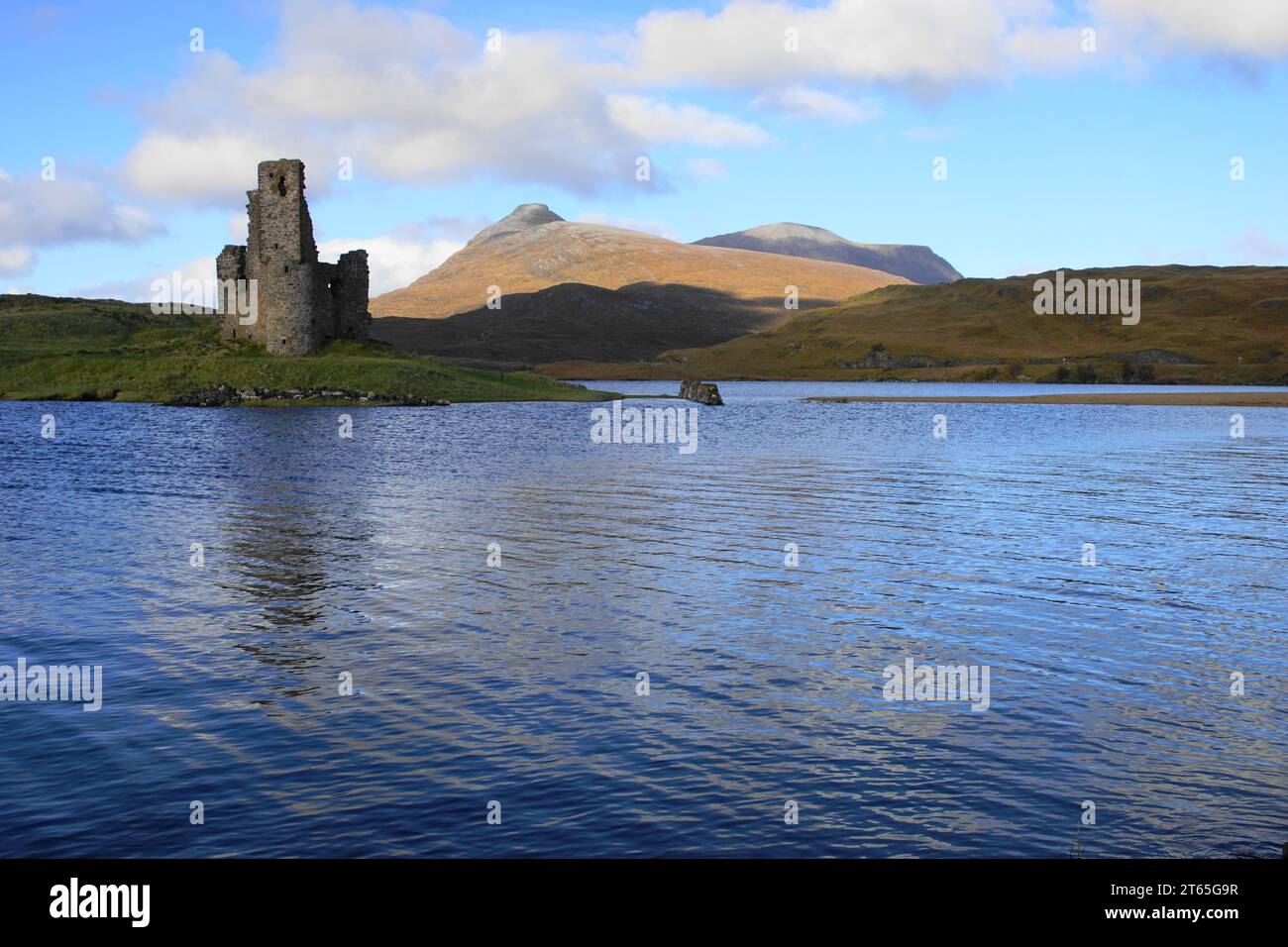 The Ruin of 16th Century Ardvreck Castle sat on a Rocky Promontory in ...
