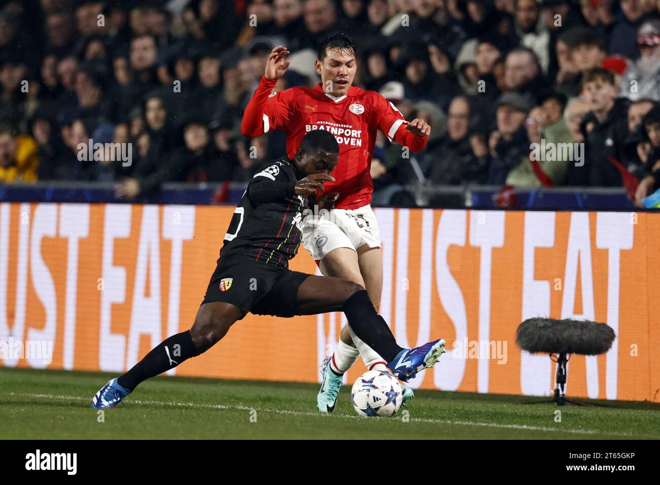EINDHOVEN - (l-r) Nampalys Mendy of RC Lens, Hirving Lozano of PSV ...