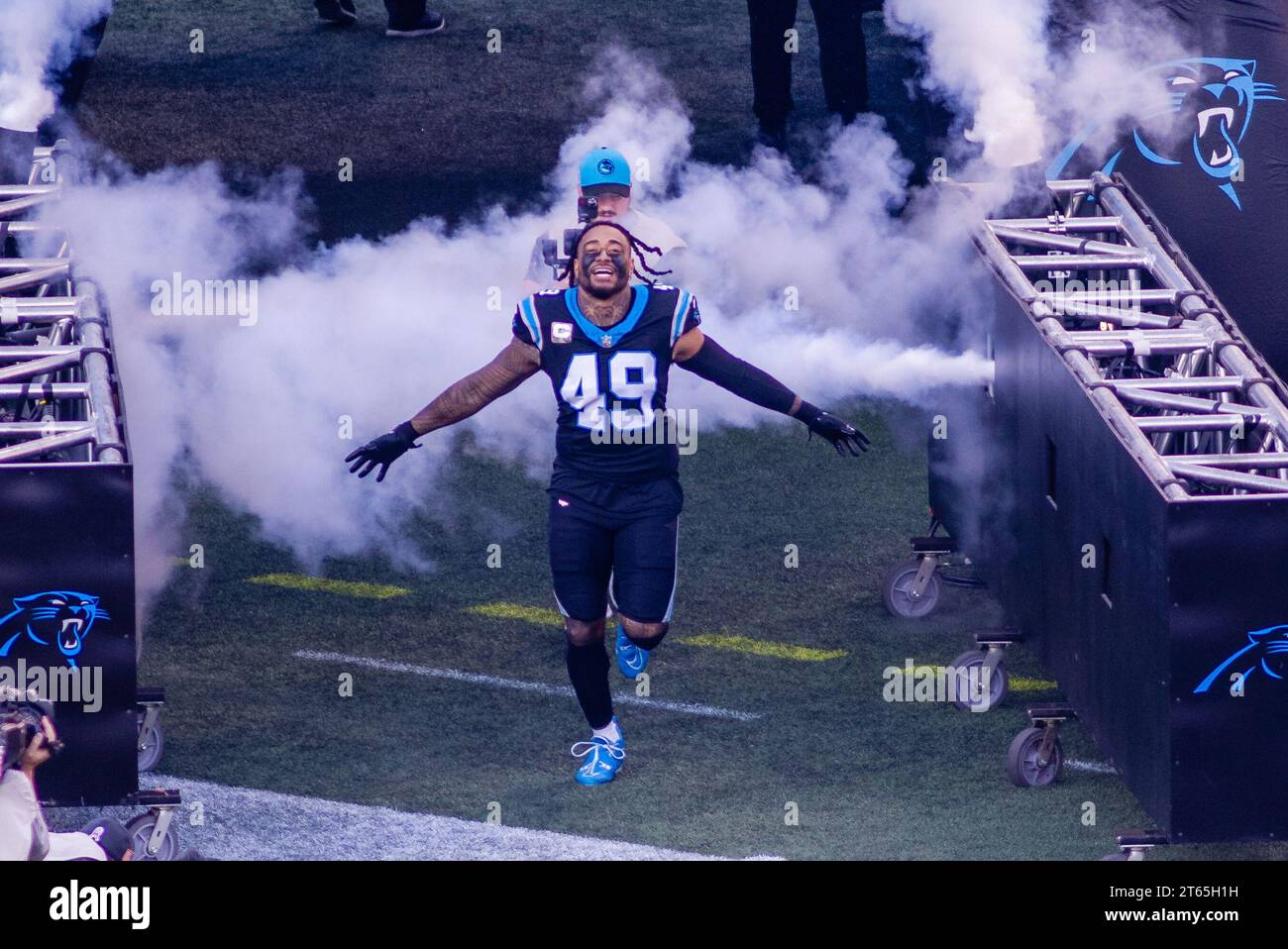 Charlotte, NC, USA. 5th Nov, 2023. Carolina Panthers linebacker Frankie ...