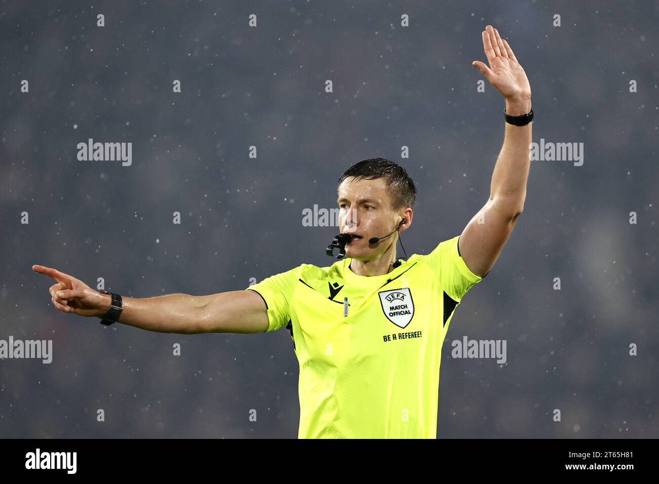 EINDHOVEN - Referee Daniel Siebert during the UEFA Champions League ...