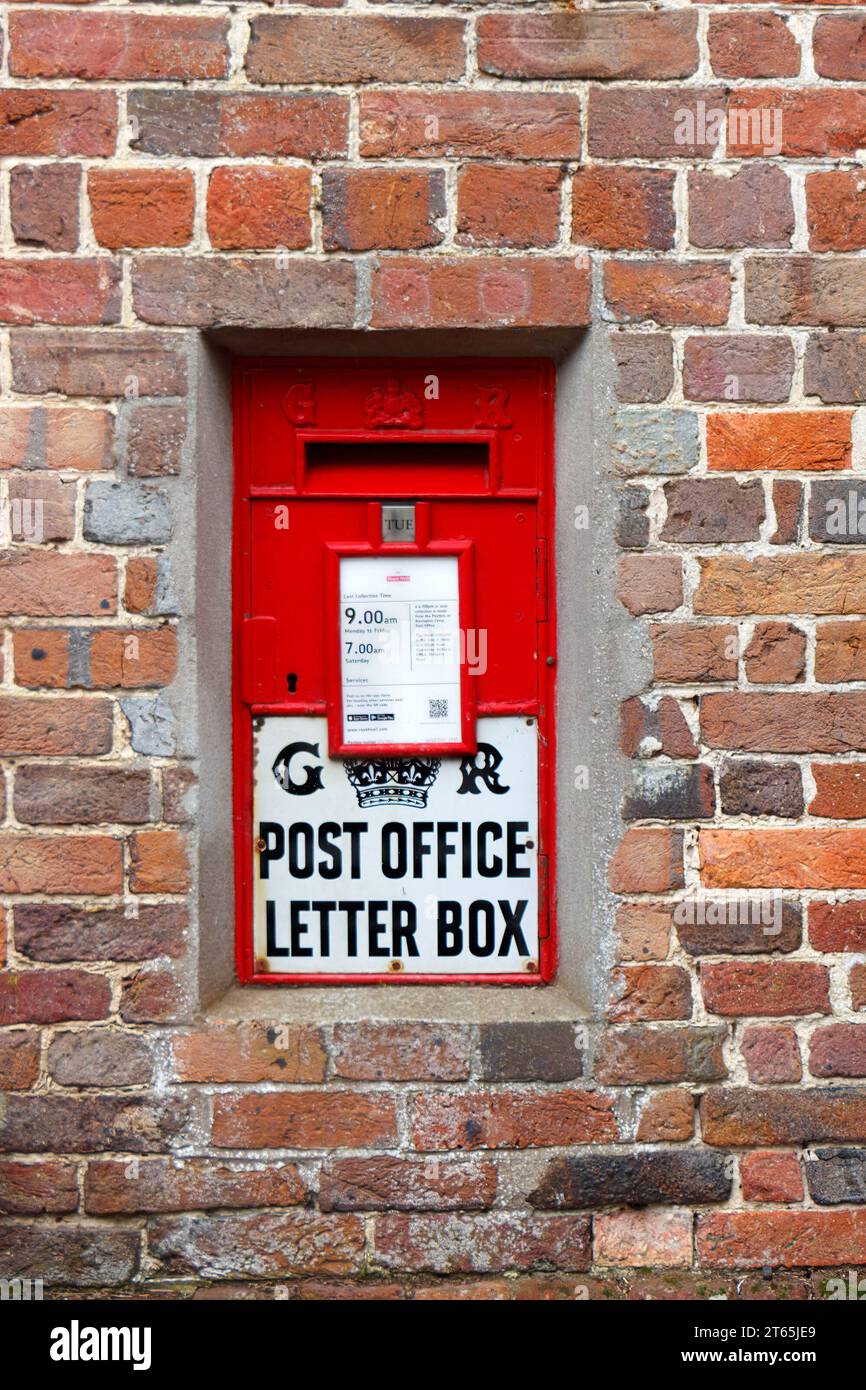 GPO GR classic old ludlow style letter box Post Box Moreton, Dorset ...
