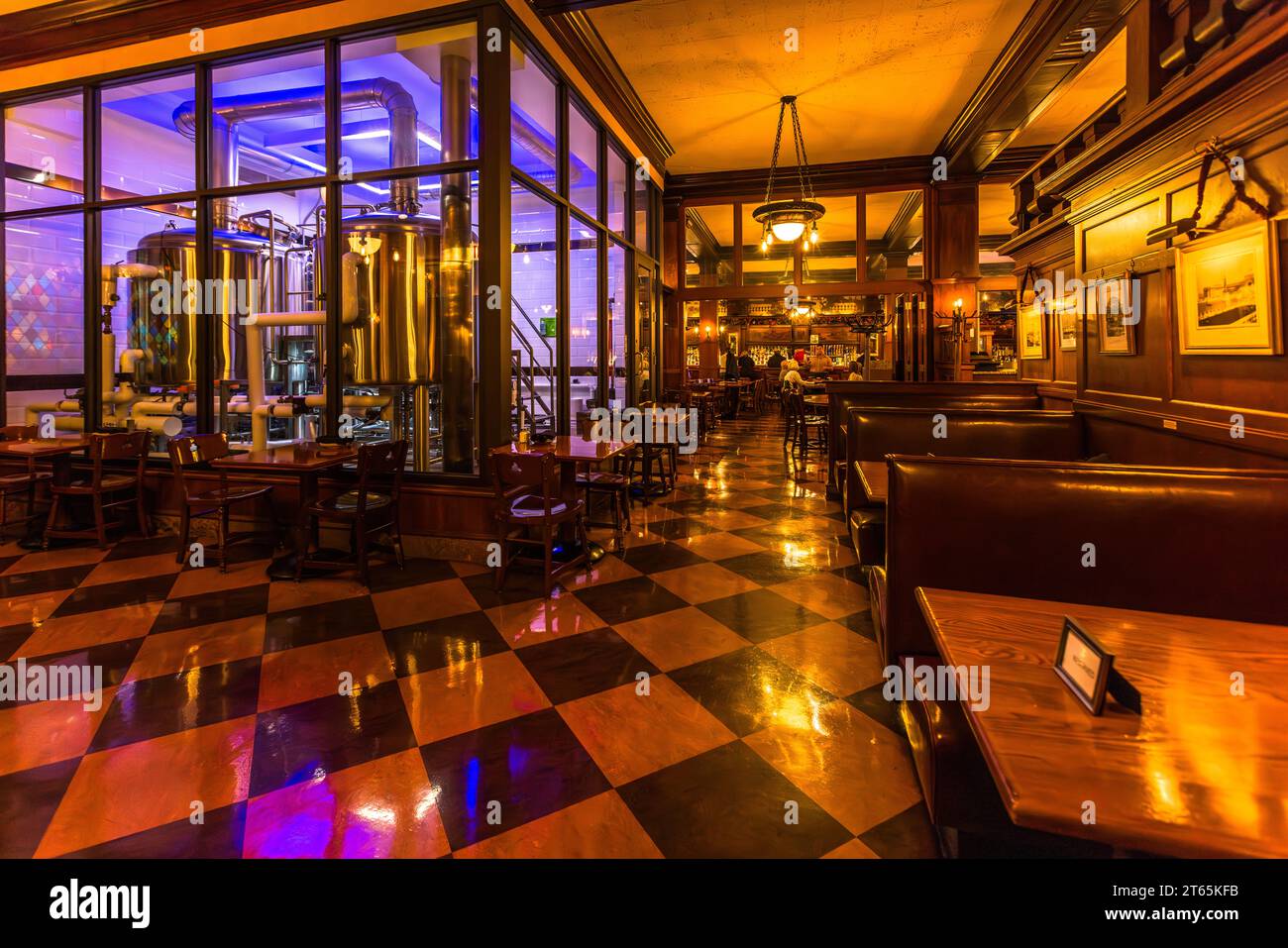 Legendary institution hi-res stock photography and images - Alamy