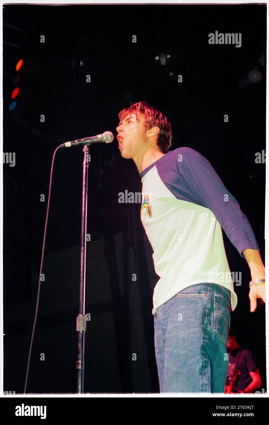 Blur band 1995 hi-res stock photography and images - Alamy