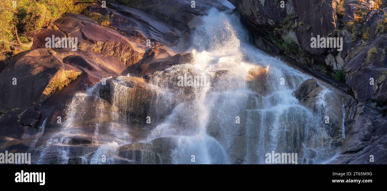 View shannon falls water rushing hi-res stock photography and images ...