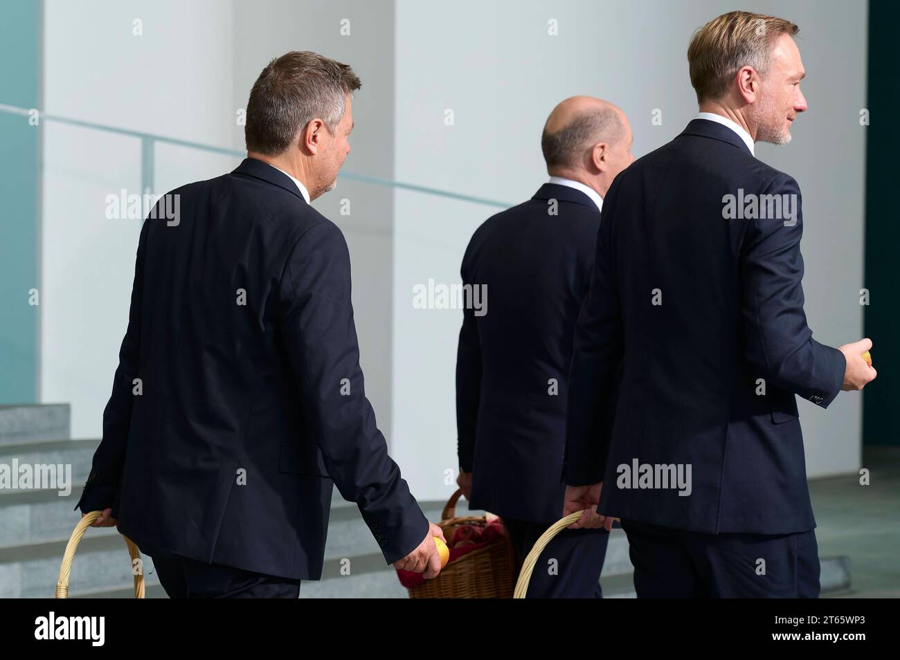 Robert Habeck Olaf Scholz Christian Lindner - Apfelkabinett DEU, Berlin ...