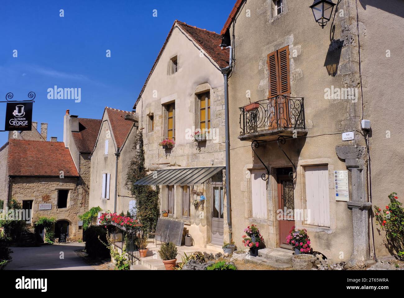Flavigny sur Ozerain: Picturesque period buildings in Rue Voltaire ...
