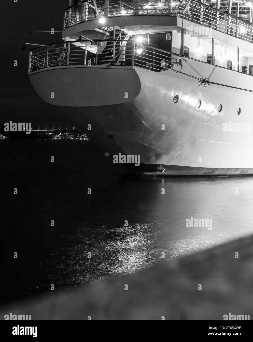 Ship port night Black and White Stock Photos & Images - Alamy