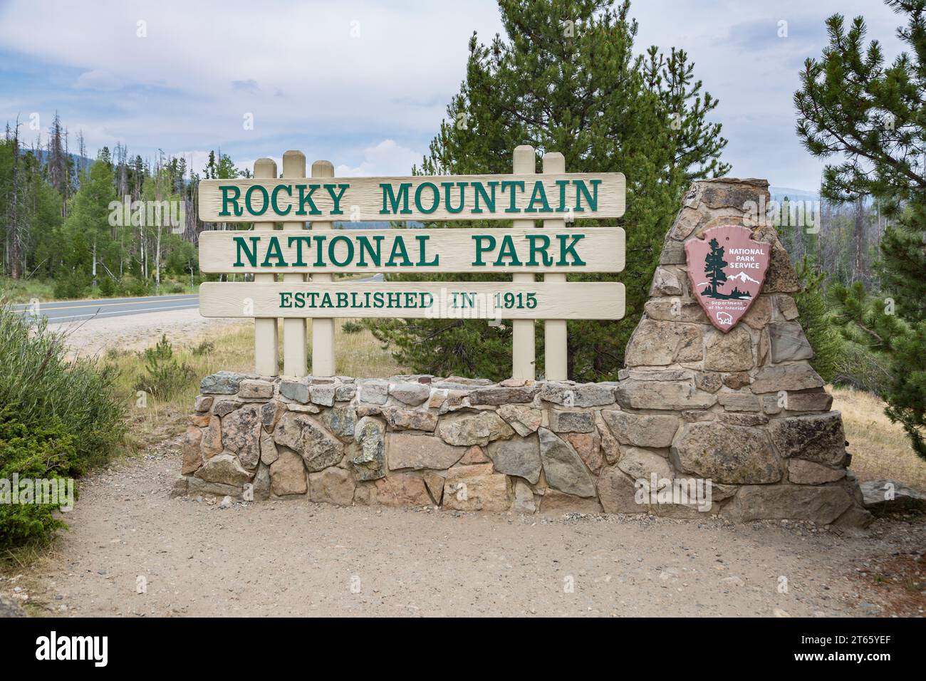 Sign near entrance to Rocky Mountain National Park in Colorado Stock ...