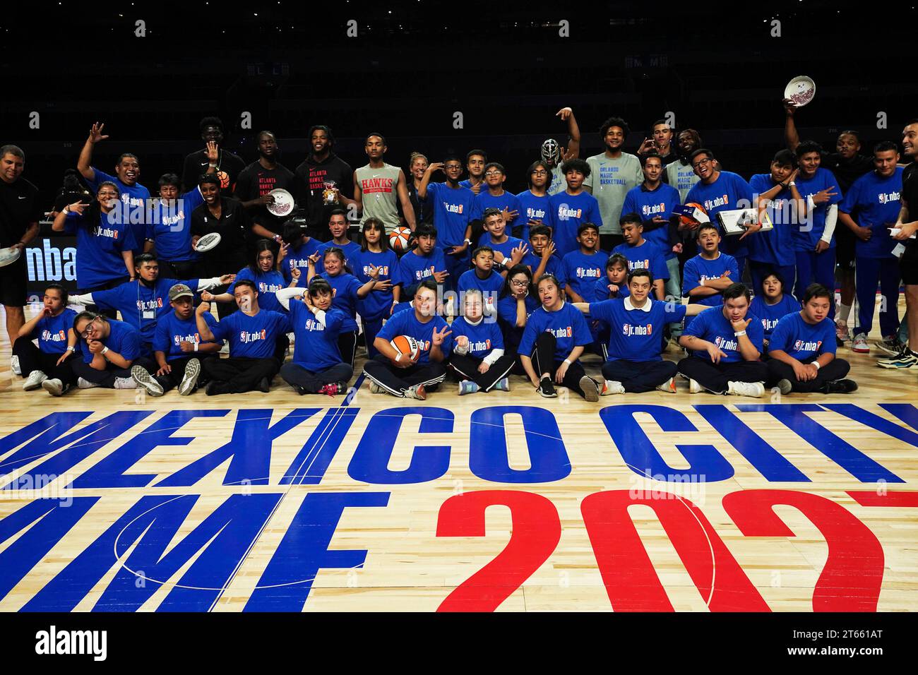 Orlando Magic and Atlanta Hawks players pose for photos with children ...
