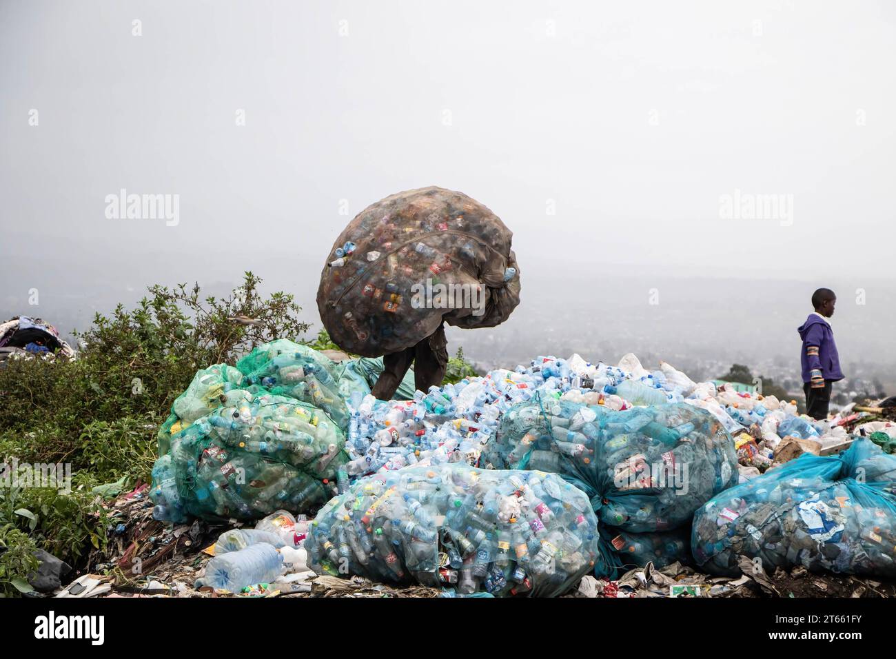 Informal waste pickers hi-res stock photography and images - Alamy