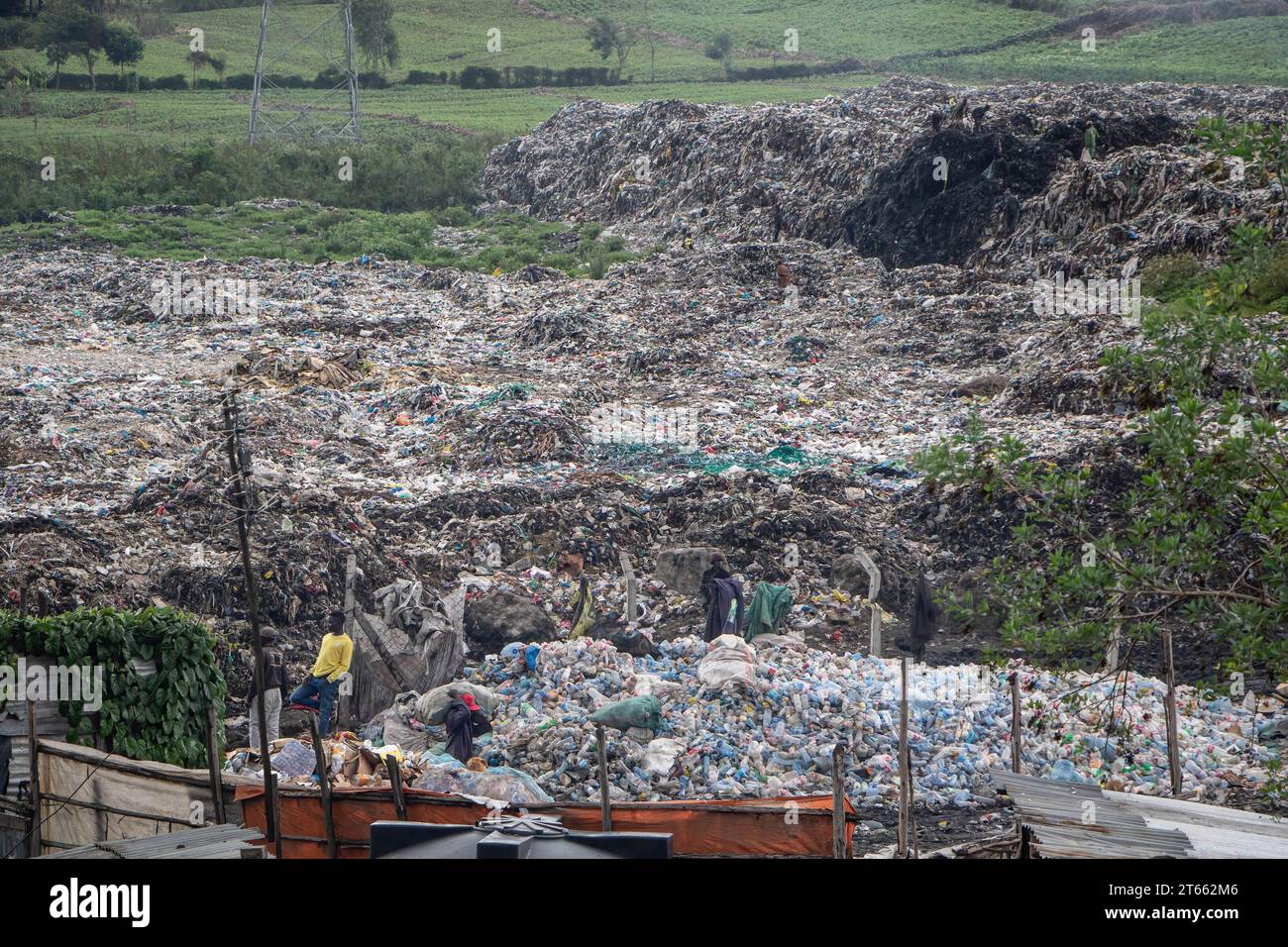 Nakuru, Kenya. 8th Nov, 2023. A view of waste pickers working at Gioto ...