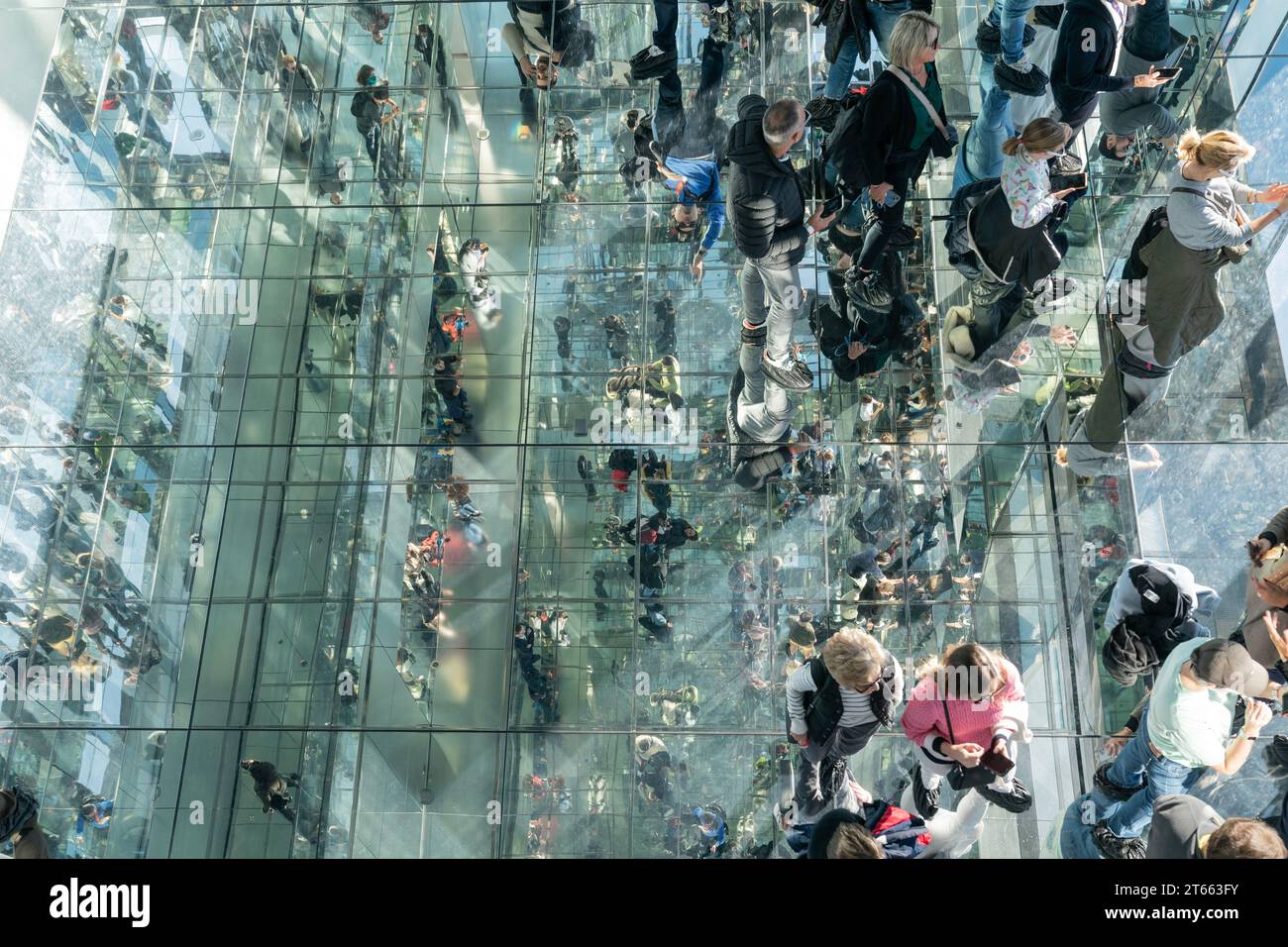 People visit SUMMIT One Vanderbuilt observation deck in New York on ...