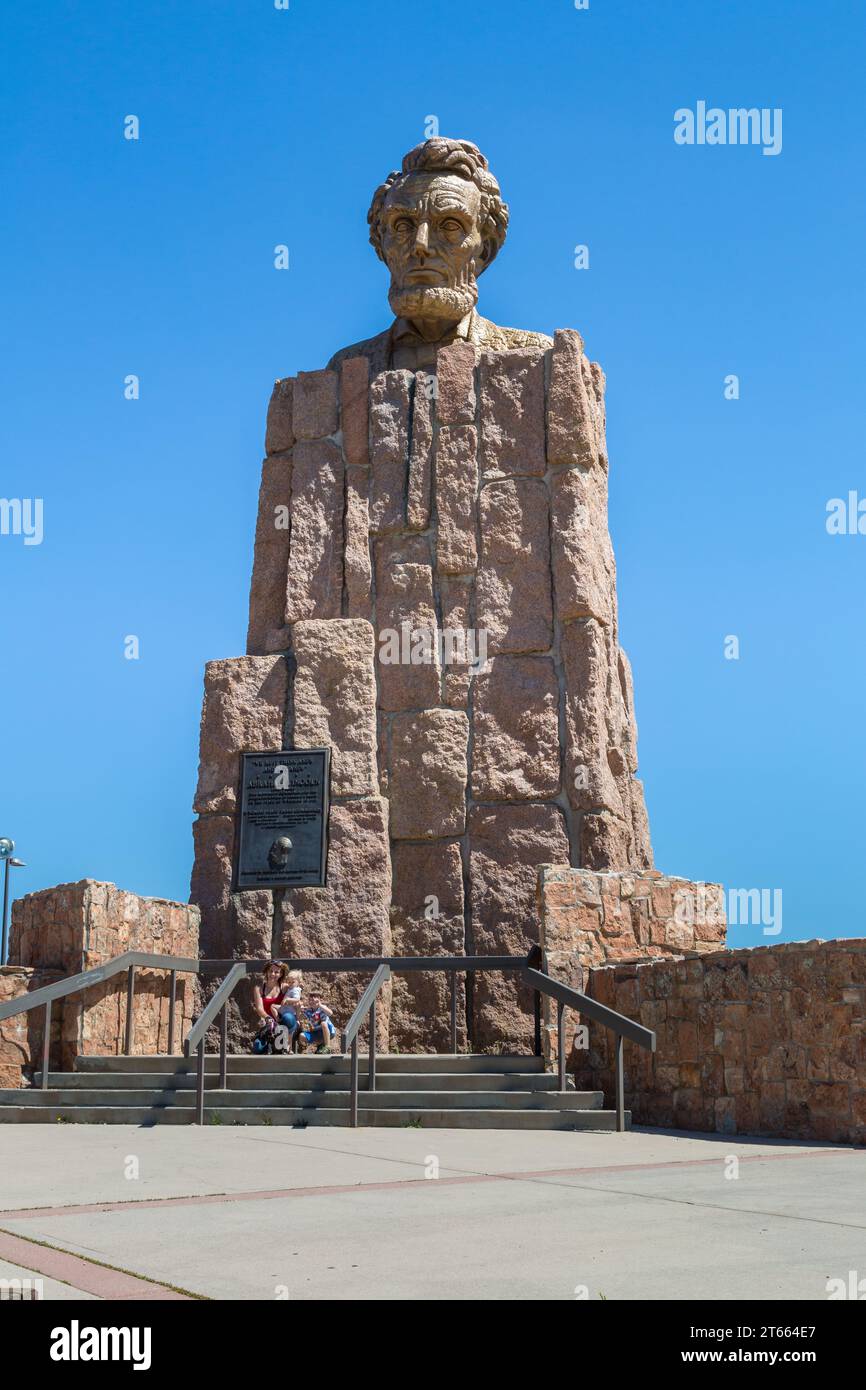 Family posing for picture at the base of the Abraham Lincoln memorial ...