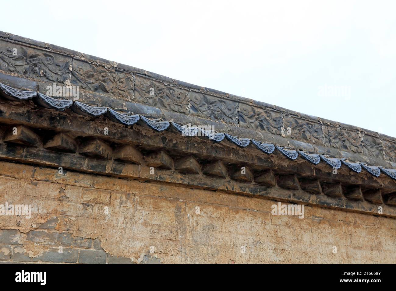 Chinese eaves tile pattern Stock Photo - Alamy