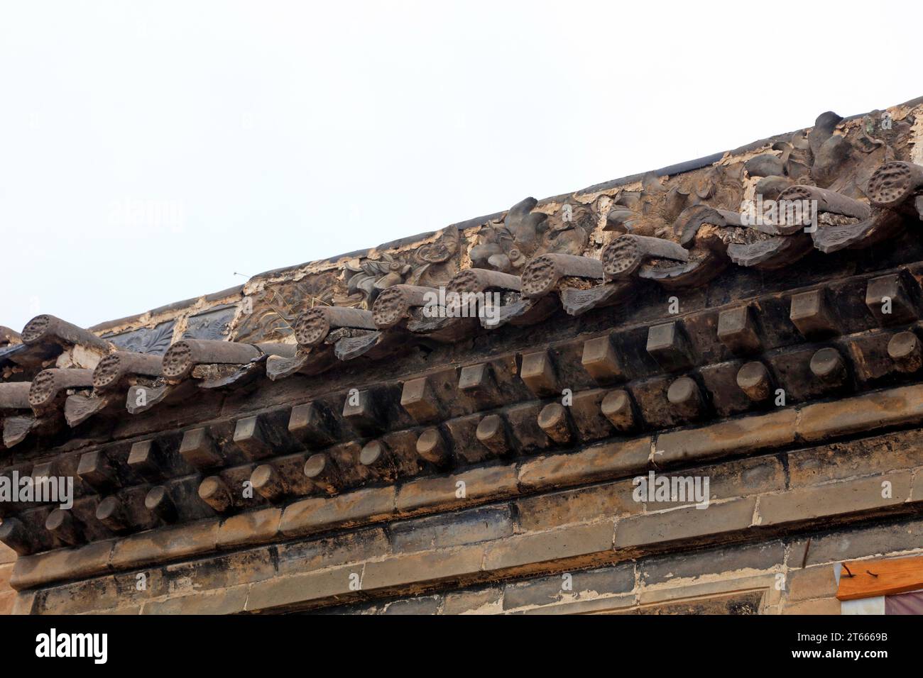 Chinese eaves tile pattern Stock Photo - Alamy