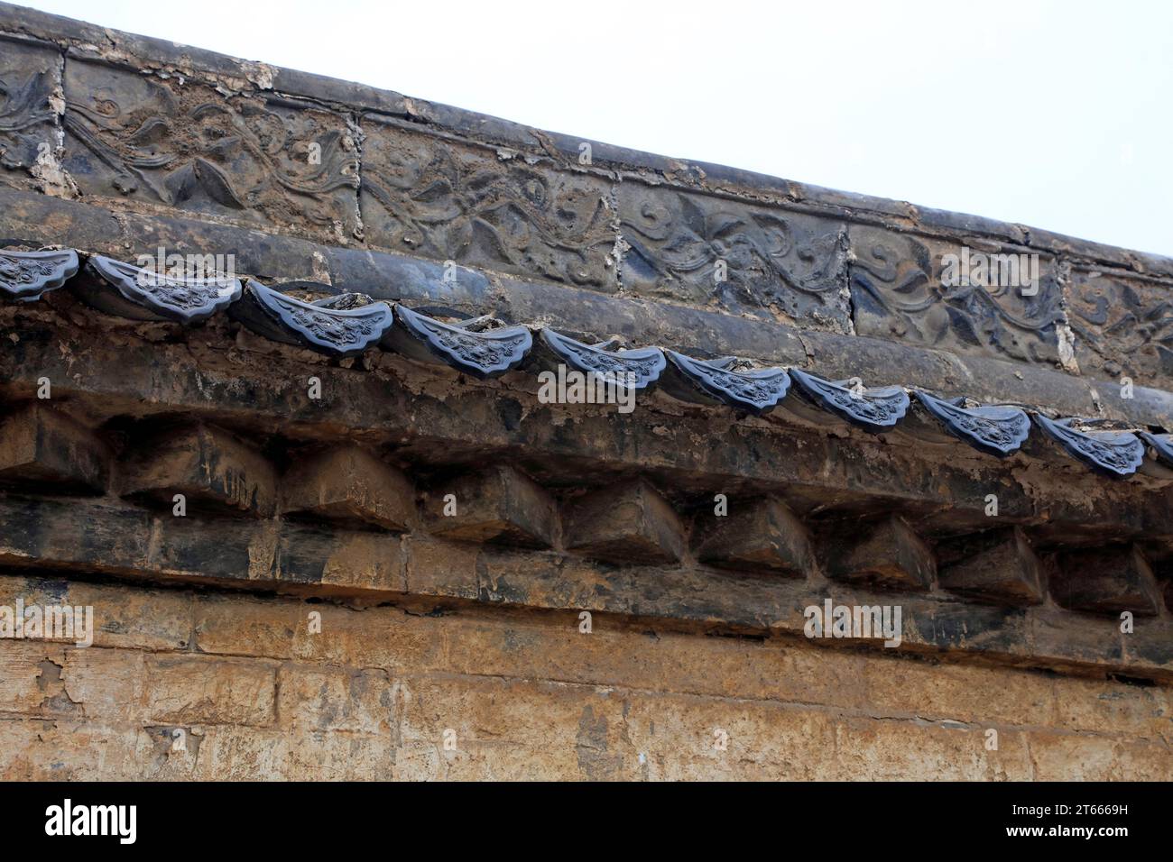 Chinese eaves tile hi-res stock photography and images - Alamy