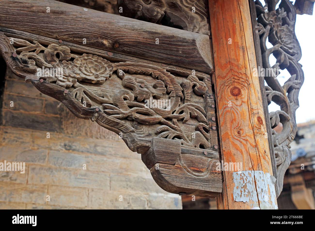 Chinese Traditional Wood Carving Stock Photo - Alamy