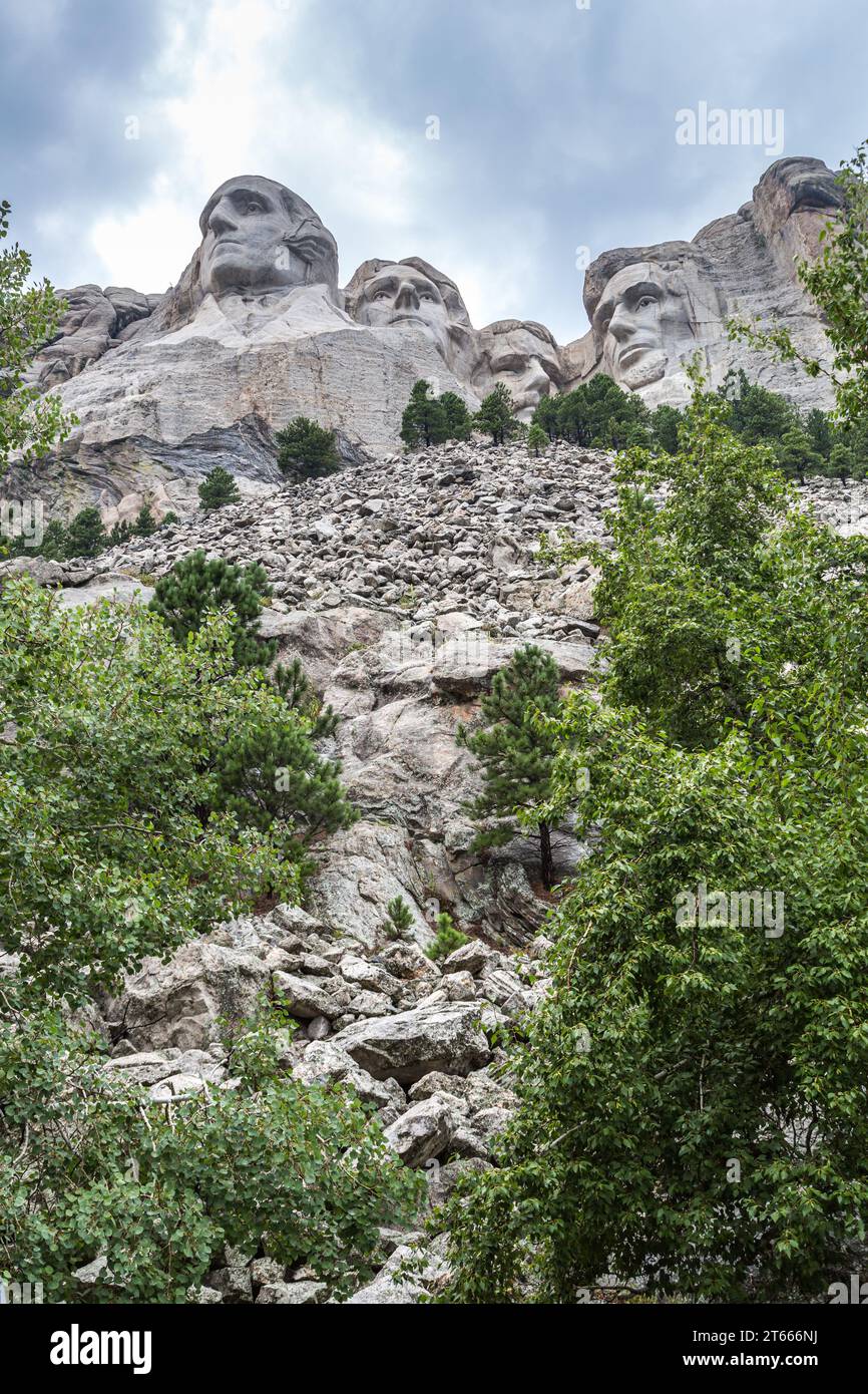 Carved granite busts of George Washington, Thomas Jefferson, Theodore ...