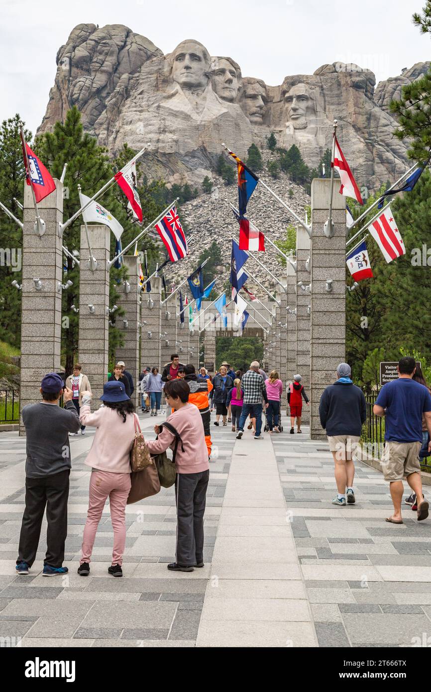 Tourists admire susts of George Washington, Thomas Jefferson, Theodore ...
