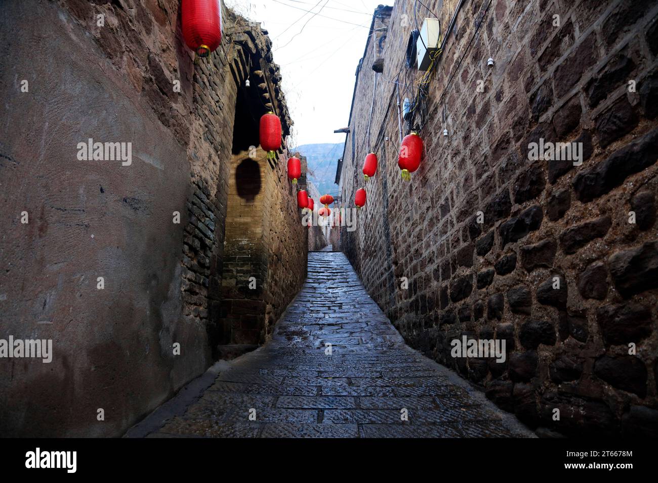 Red lanterns corridor hi-res stock photography and images - Alamy