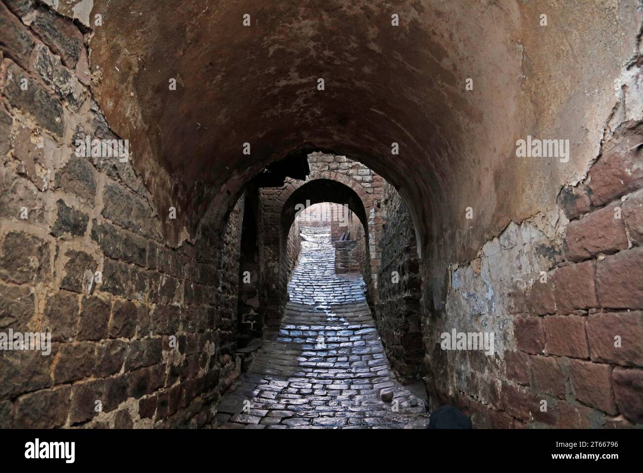 Stone brick passageway tunnel hi-res stock photography and images - Alamy