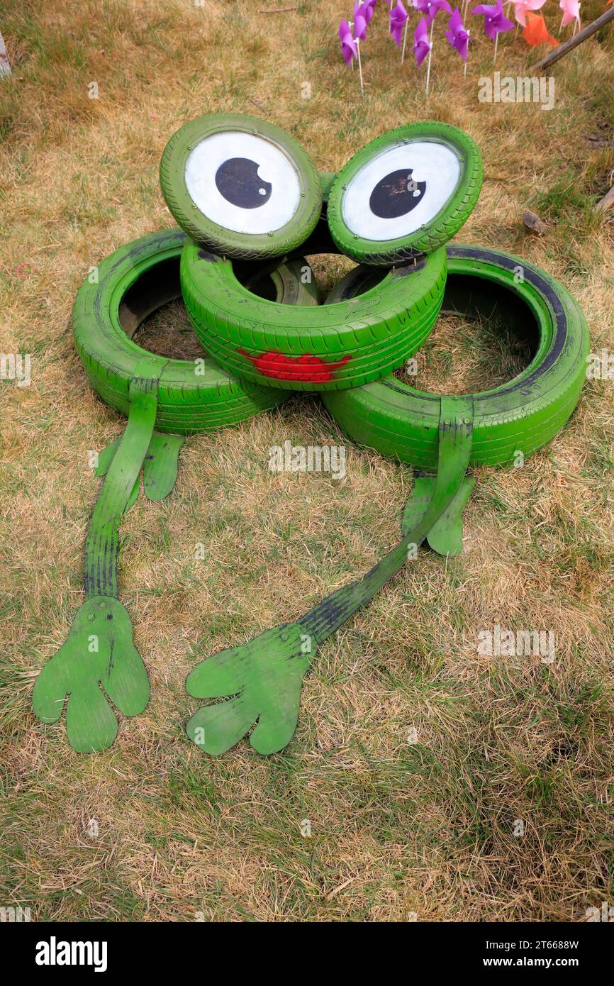 Car tires cartoon images, green frogs Stock Photo - Alamy