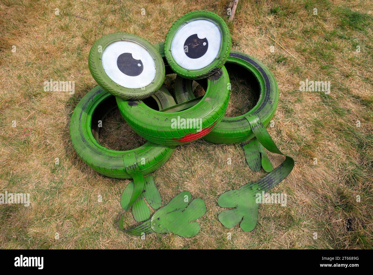 Car tires cartoon images, green frogs Stock Photo - Alamy