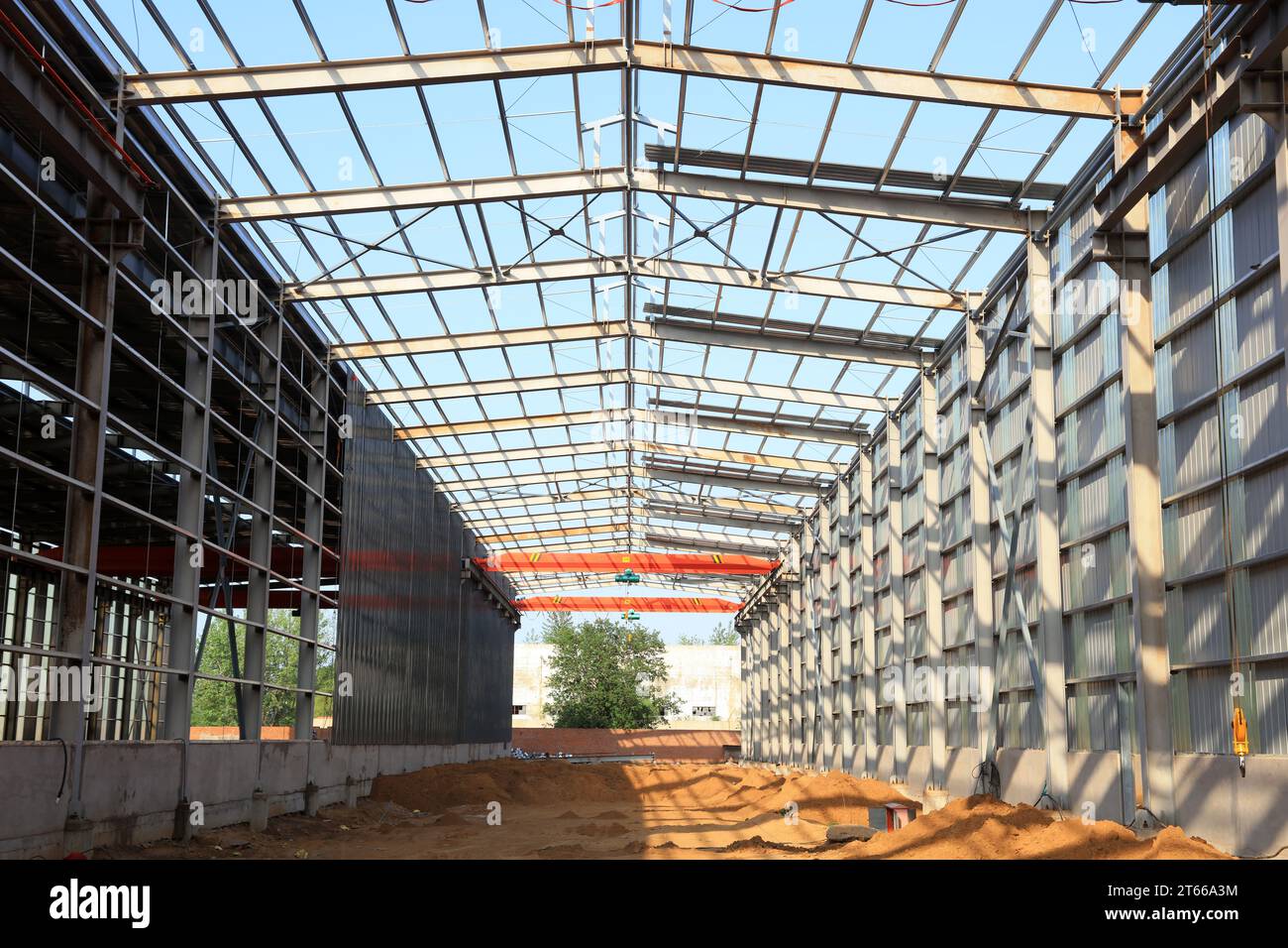 Frame structure of industrial factory building Stock Photo - Alamy