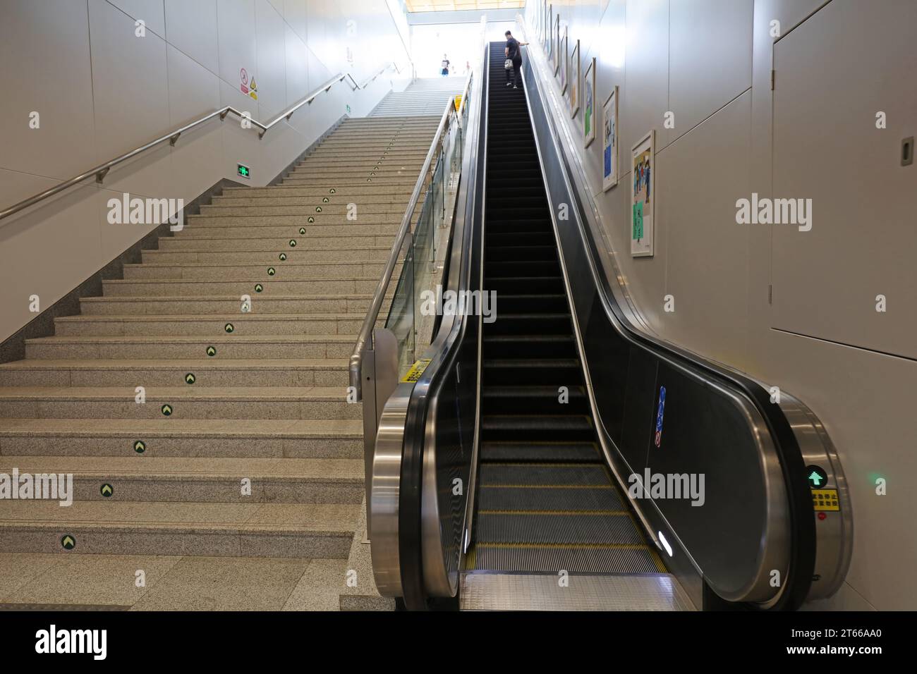 Electric escalators in shopping malls Stock Photo - Alamy