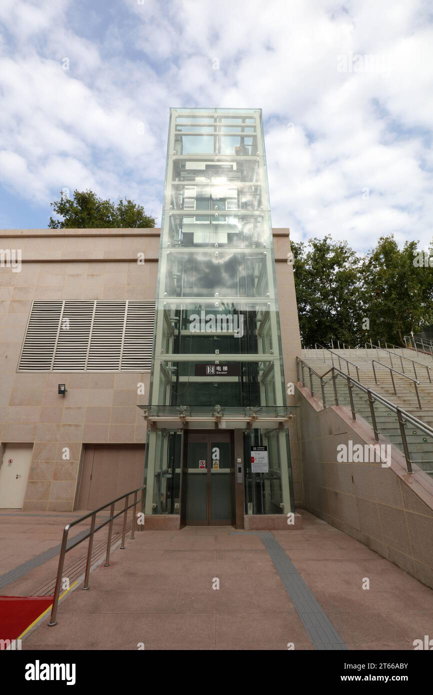 Outdoor glass elevator hi-res stock photography and images - Alamy