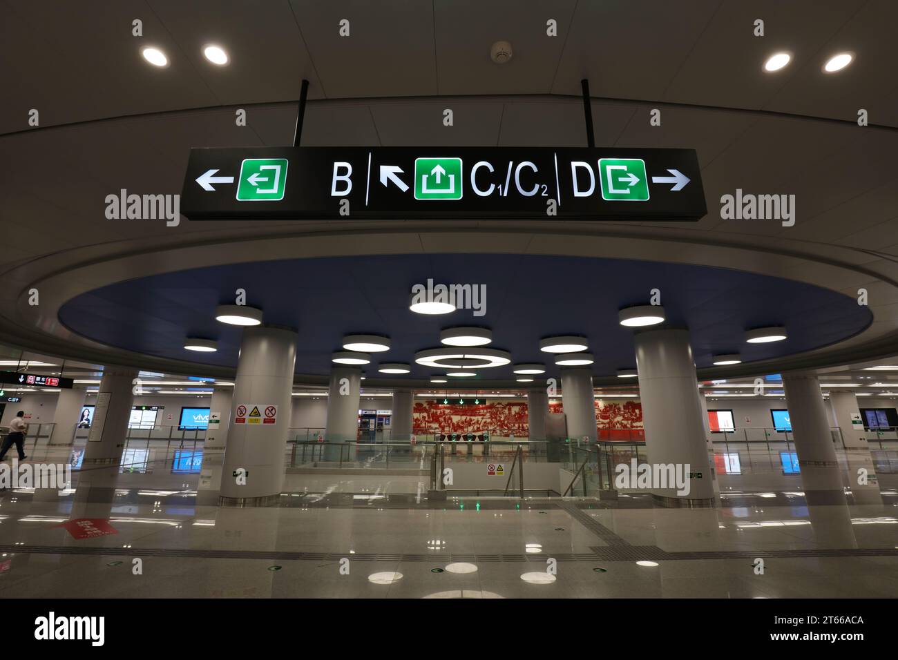 Transportation underground metro columns hi-res stock photography and ...