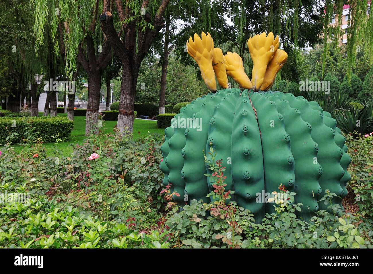 Cactus sculpture hi-res stock photography and images - Alamy
