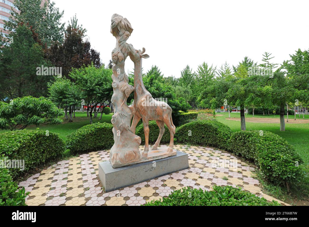 Giraffe sculpture hi-res stock photography and images - Alamy